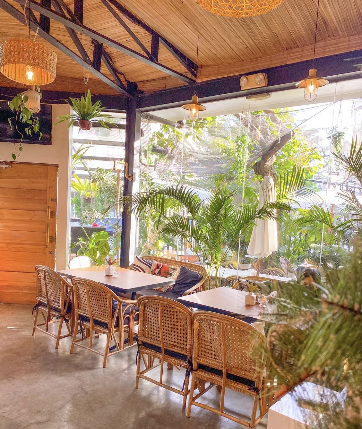 10 Pet-Friendly Cafes in Metro Manila